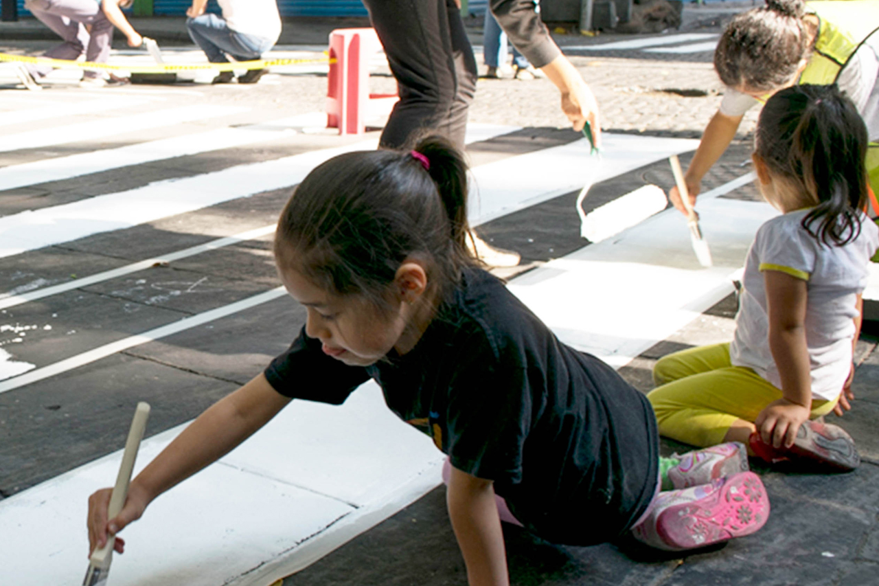 Safe, playful walking routes for caregivers and young children — Early ...